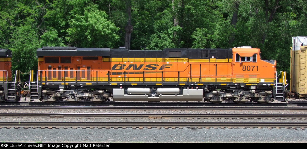 BNSF 8071